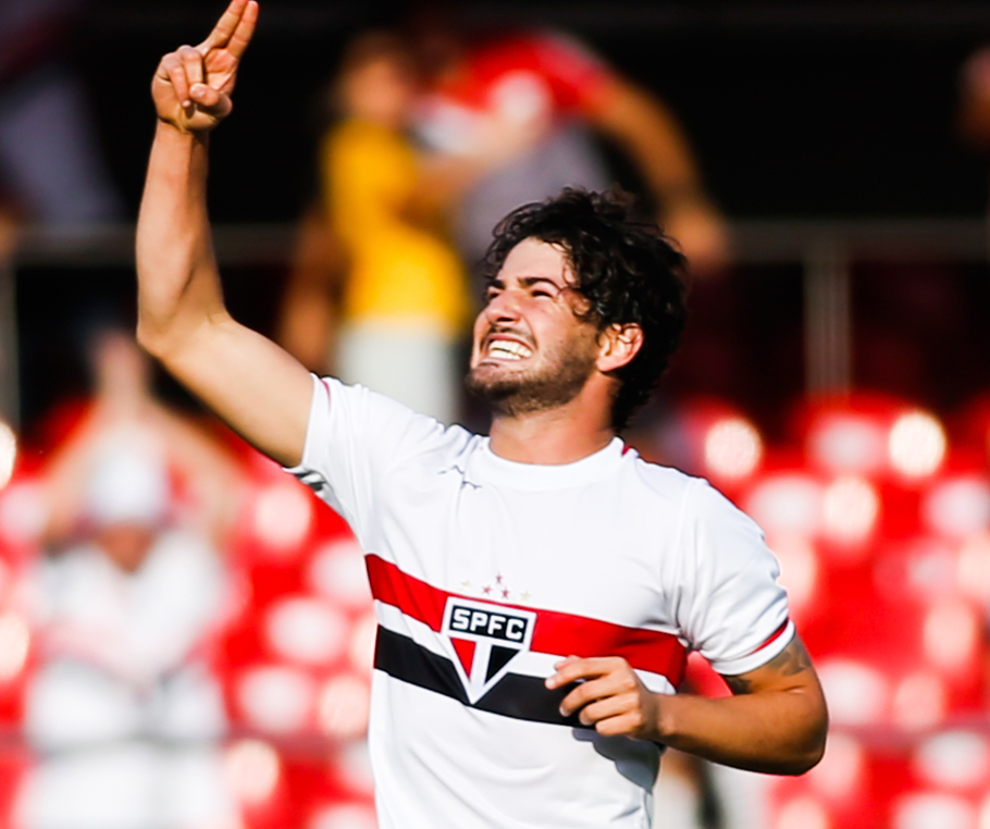 Pato finishes off brilliant team move for Sao Paulo - World Soccer