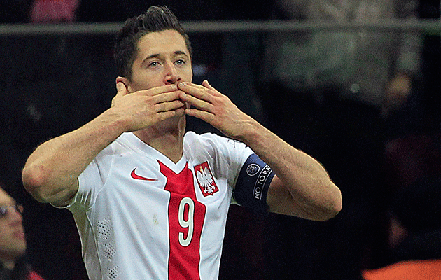 Lewandowski bullet header sends Poland through